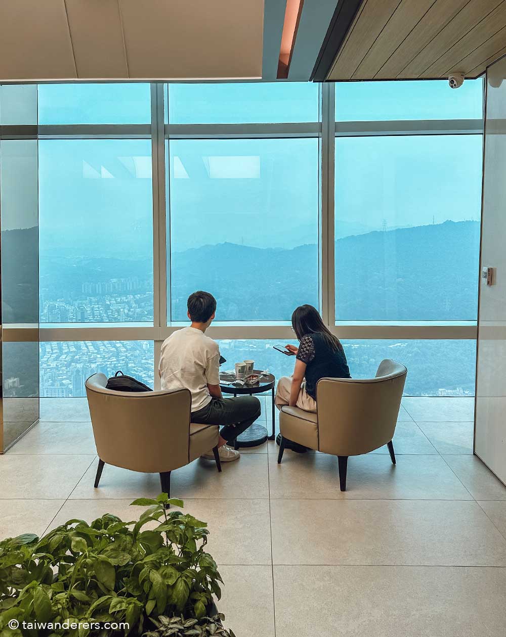 Simple Kaffa Sola cafe in Taipei 101 天空興波 (highest cafe in Taipei ...