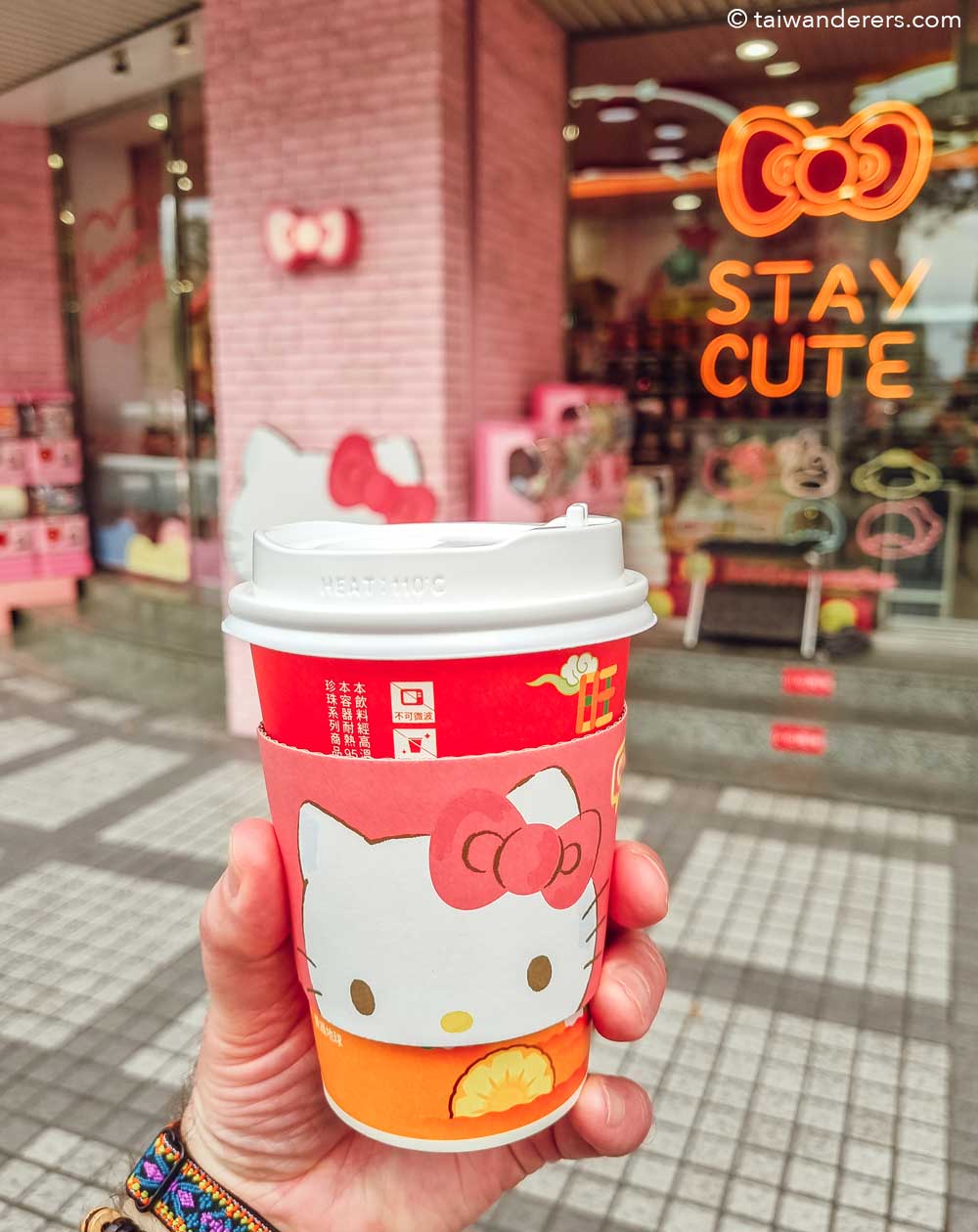 Hello Kitty Sanrio 7-Eleven Store In Taipei, Taiwan Guide + Photos ...