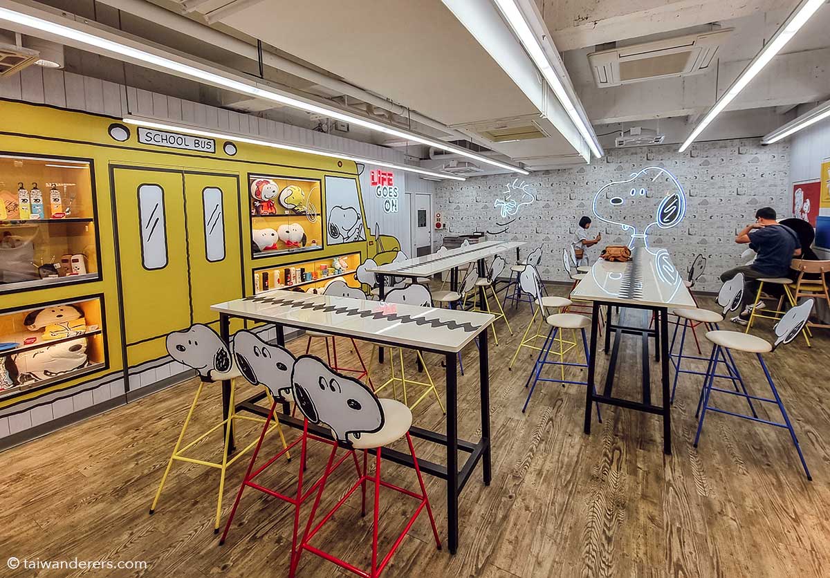 Snoopy / Peanuts 7-Eleven store in Taipei, Taiwan + Photos - Taiwanderers