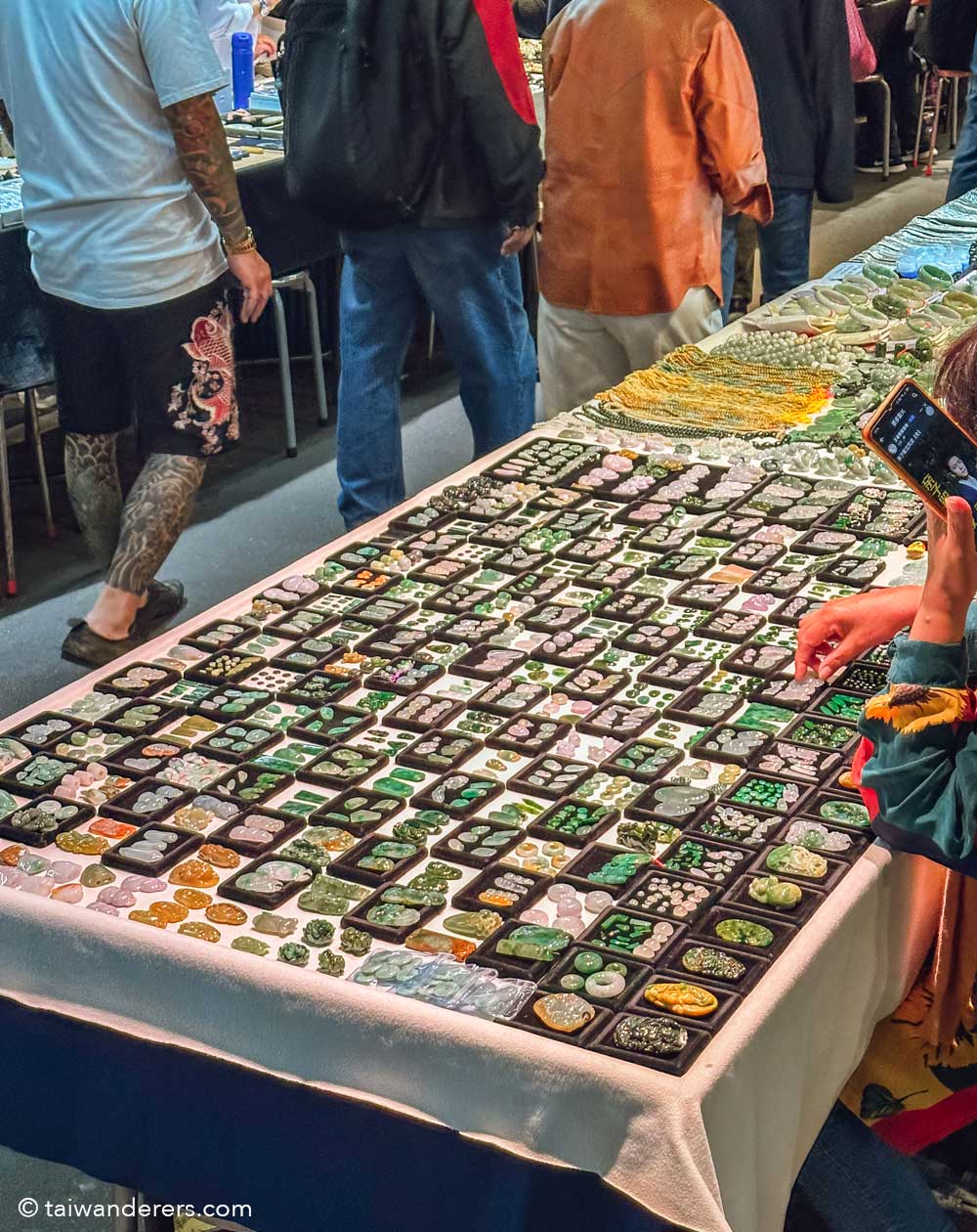Jianguo Jade Market and Holiday Flower Market in Taipei - Taiwanderers