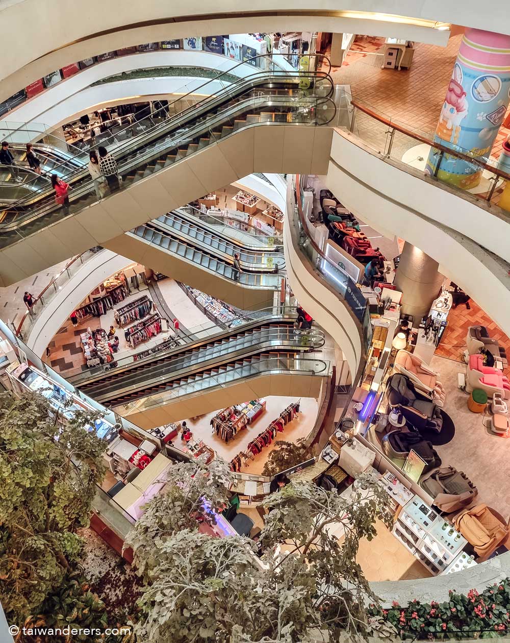 Taipei Shopping Malls - 23 Best Shopping Centers & Districts - Taiwanderers