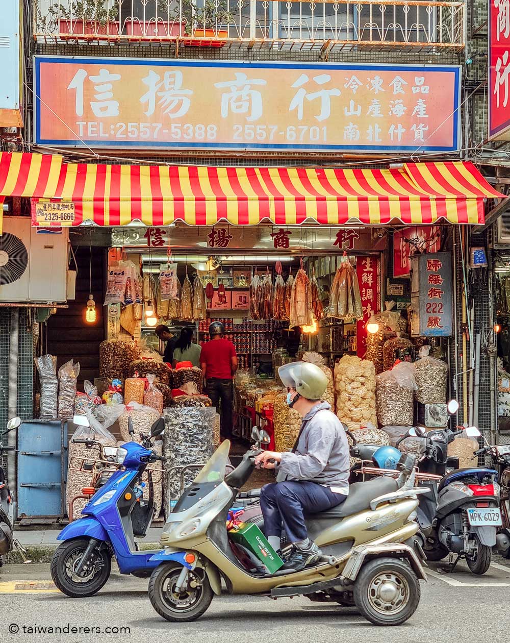 Dihua Street in Dadaocheng, Taipei Guide + Photos - Taiwanderers