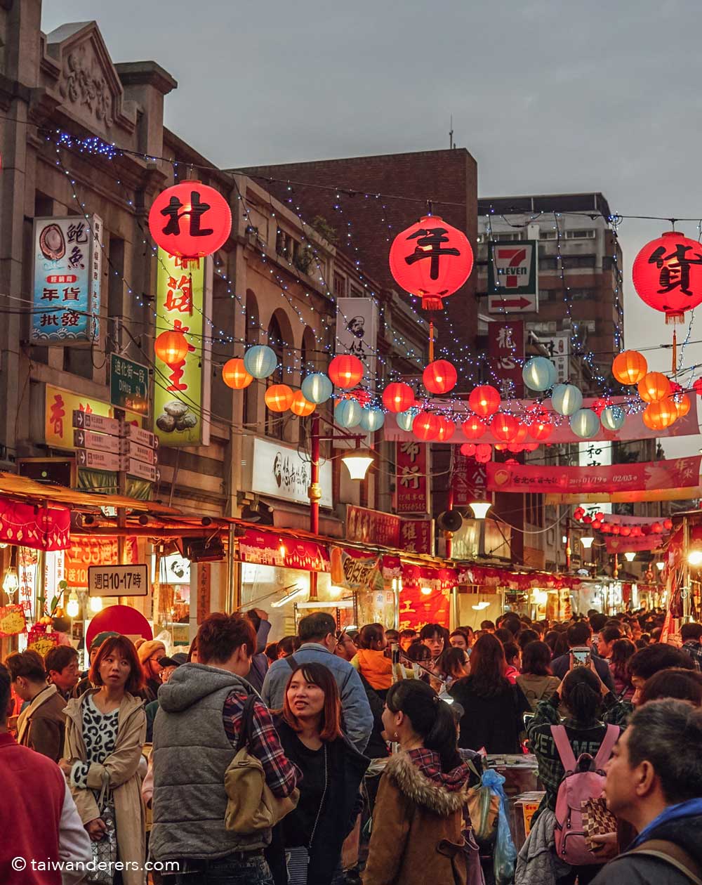 Dihua Street in Dadaocheng, Taipei Guide + Photos - Taiwanderers