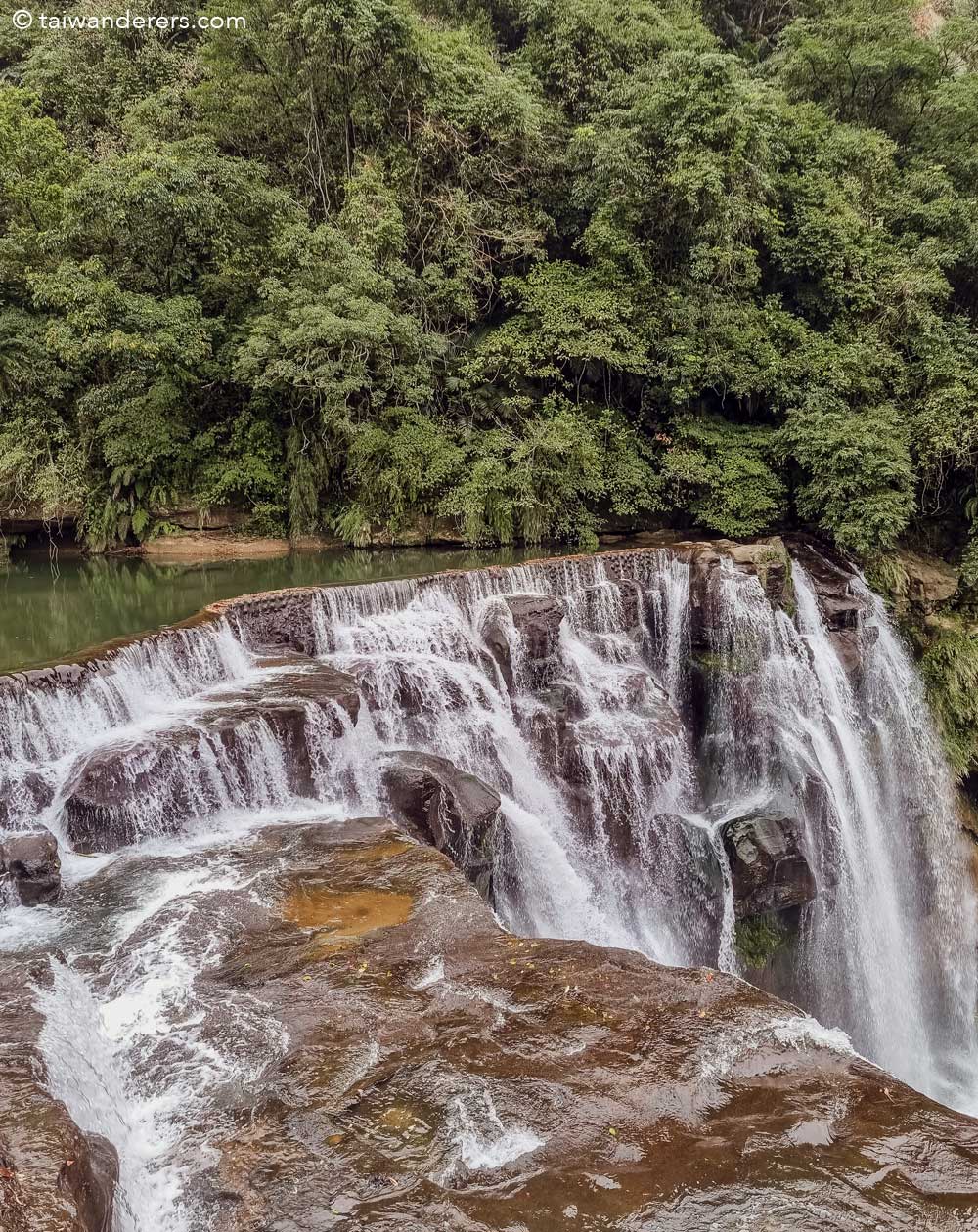 Shifen Waterfall in Taiwan Guide - How To Visit + Photos - Taiwanderers